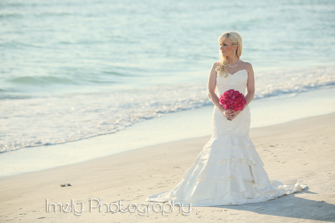 Beach Wedding Photos On Lido Beach In Sarasota Florida Sarasota